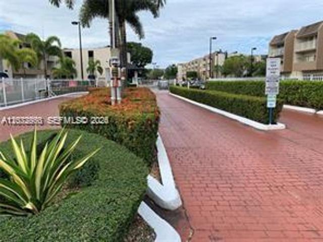 Luxury apartment complex for rent in Miami, Florida