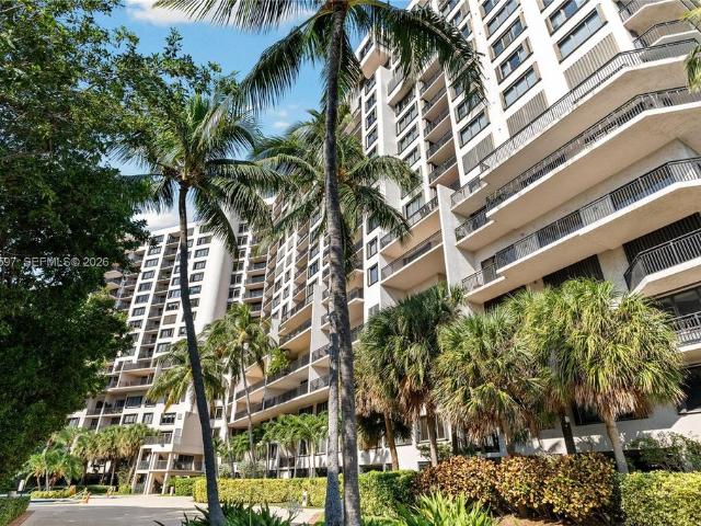 Luxury apartment complex for rent in Miami, Florida