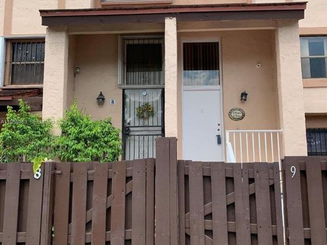 Luxury apartment complex for rent in Miami, Florida