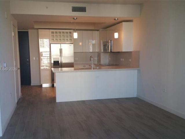 Luxury apartment complex for rent in Miami, Florida