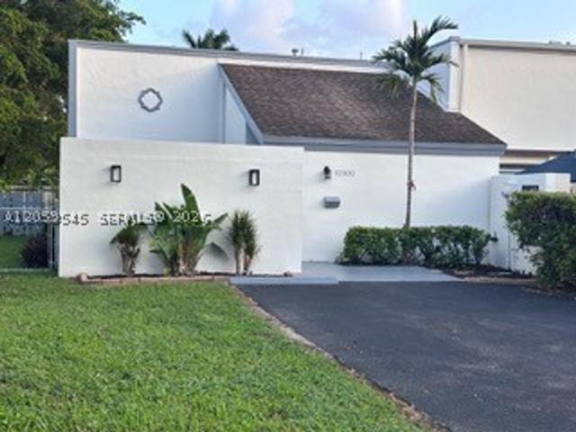 Luxury apartment complex for rent in Miami, Florida