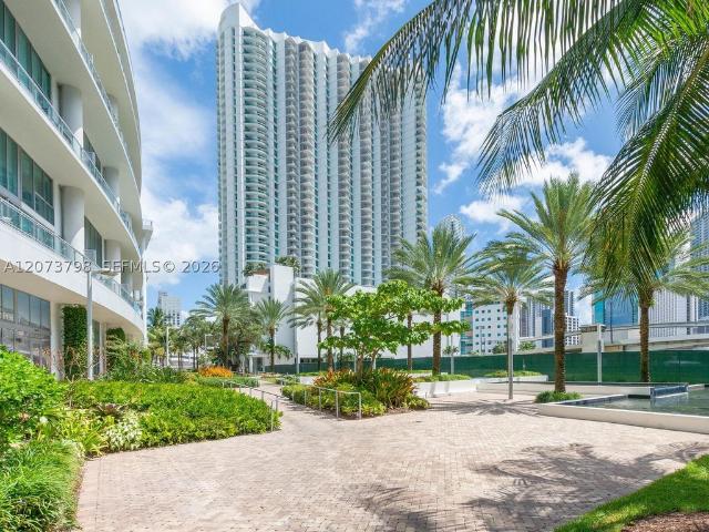 Luxury apartment complex for rent in Miami, Florida