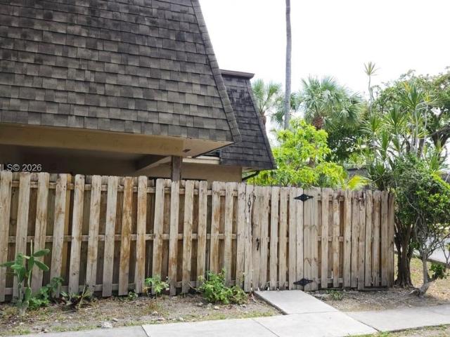Luxury apartment complex for rent in Miami, Florida