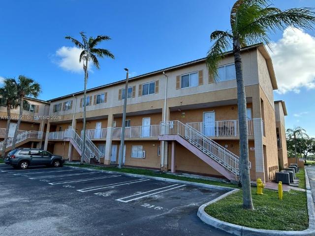 Luxury apartment complex for rent in Miami, Florida