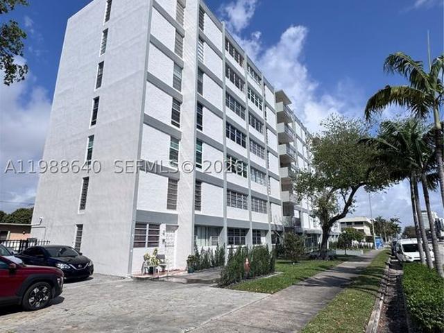 Luxury apartment complex for rent in Miami, Florida