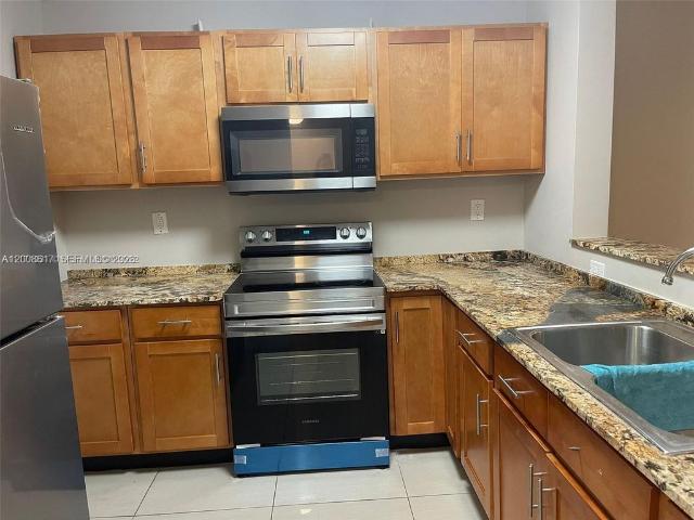 Luxury apartment complex for rent in Miami, Florida