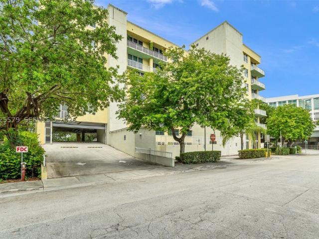 Luxury apartment complex for rent in Miami, Florida