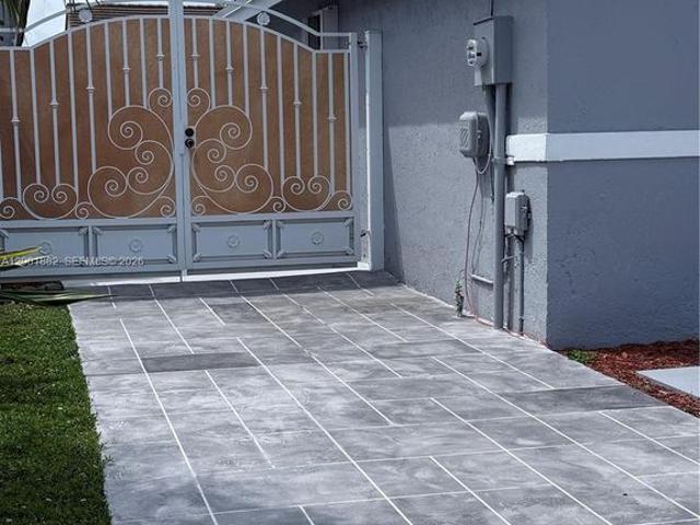 Luxury apartment complex for rent in Miami, Florida