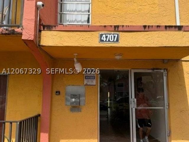 Luxury apartment complex for rent in Miami, Florida