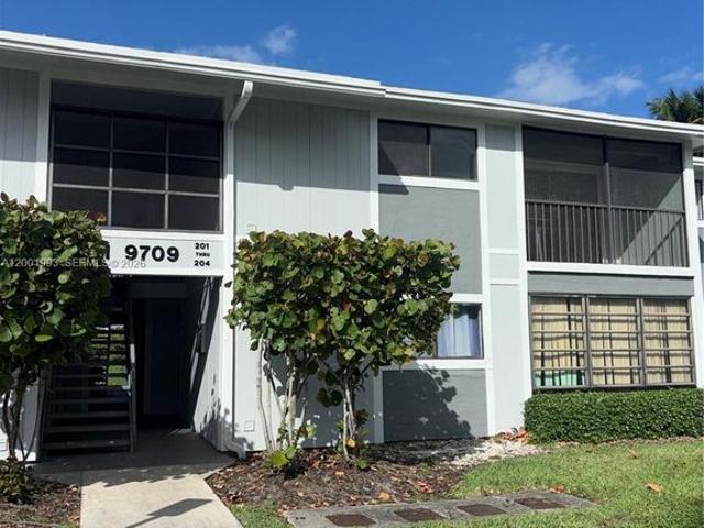 Luxury apartment complex for rent in Miami, Florida