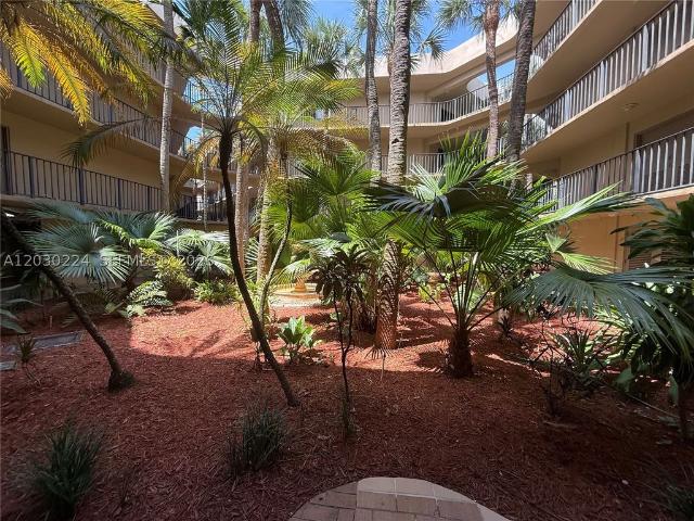 Luxury apartment complex for rent in Miami, Florida