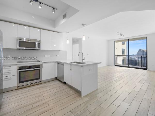 Luxury apartment complex for rent in Miami, Florida