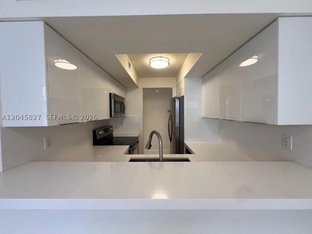 Luxury apartment complex for rent in Miami, Florida