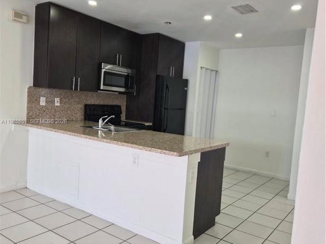 Luxury apartment complex for rent in Miami, Florida