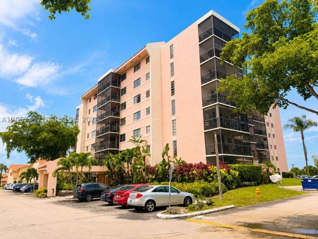 Luxury apartment complex for rent in Miami, Florida
