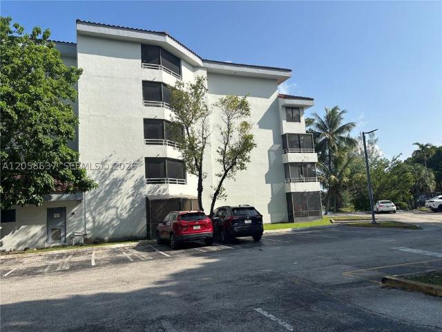 Luxury apartment complex for rent in Miami, Florida