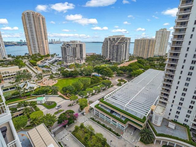 Luxury apartment complex for rent in Miami, Florida