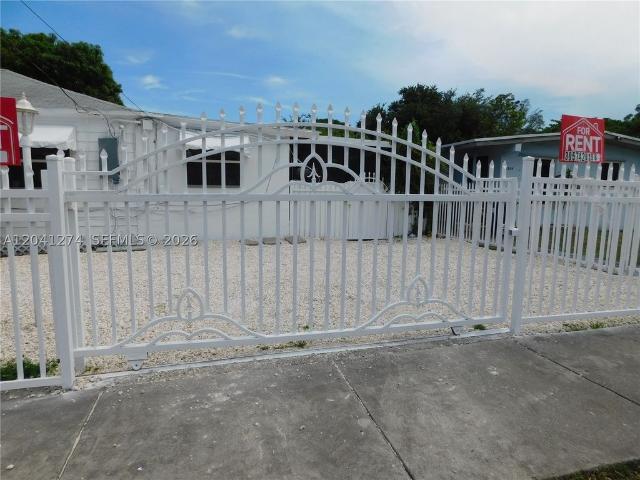 Luxury apartment complex for rent in Miami Heights Trailer Park, Florida