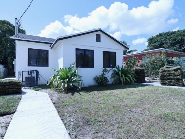 Luxury apartment complex for rent in Miami Heights Trailer Park, Florida