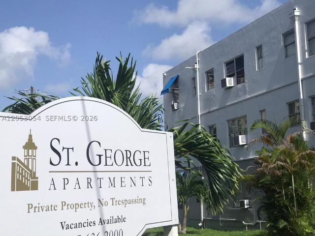 Luxury apartment complex for rent in Miami Heights Trailer Park, Florida