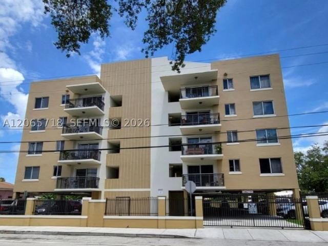 Luxury apartment complex for rent in Miami Heights Trailer Park, United States