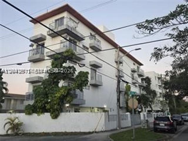 Luxury apartment complex for rent in Miami Heights Trailer Park, United States