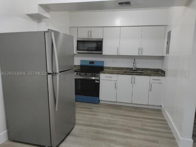 Luxury apartment complex for rent in Miami Heights Trailer Park, United States