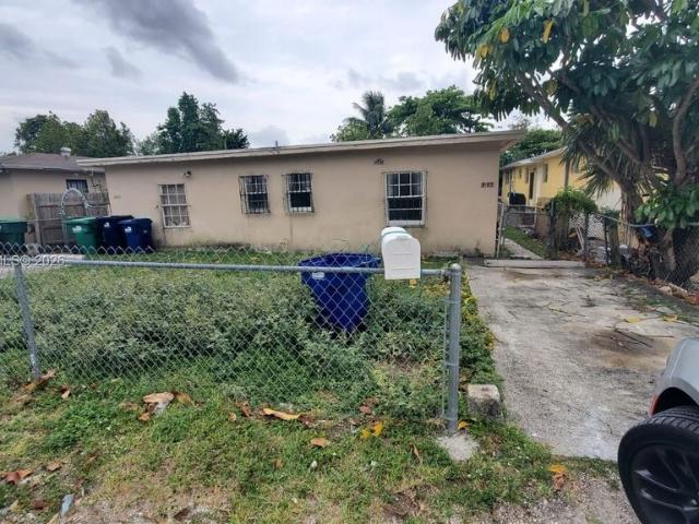 Luxury apartment complex for rent in Miami Heights Trailer Park, United States