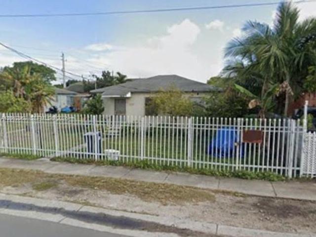 Luxury apartment complex for rent in Miami Heights Trailer Park, Florida