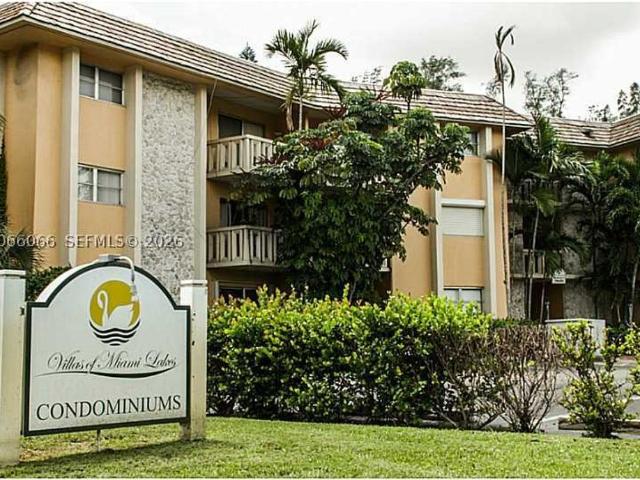 Luxury apartment complex for rent in Miami Lakes, Florida