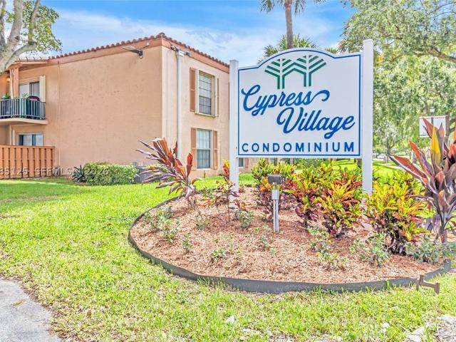 Luxury apartment complex for rent in Miami Lakes, Florida