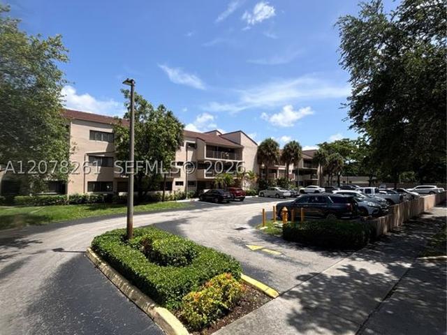 Luxury apartment complex for rent in Miami Lakes, Florida