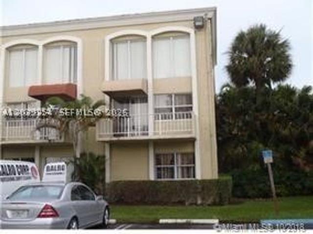 Luxury apartment complex for rent in Miami Lakes, Florida