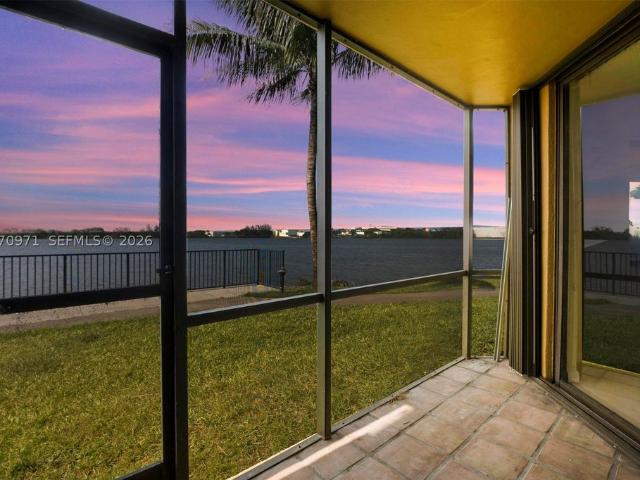 Luxury apartment complex for rent in Miami Lakes, Florida