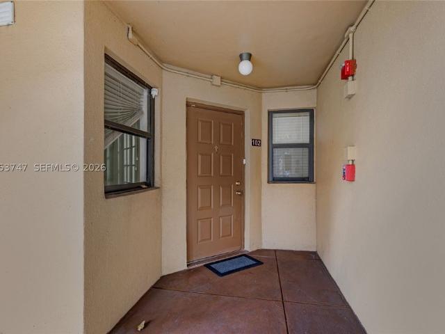 Luxury apartment complex for rent in Miami Lakes, Florida
