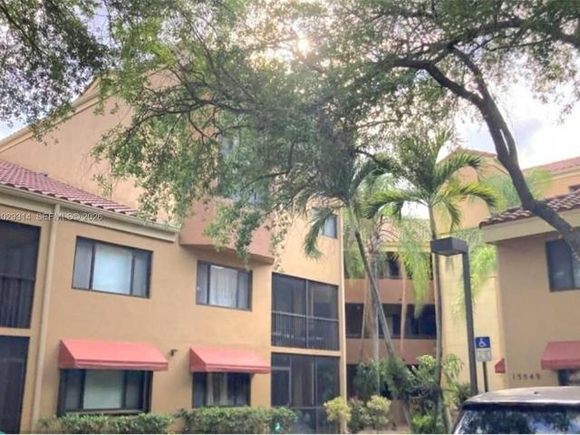 Luxury apartment complex for rent in Miami Lakes, United States