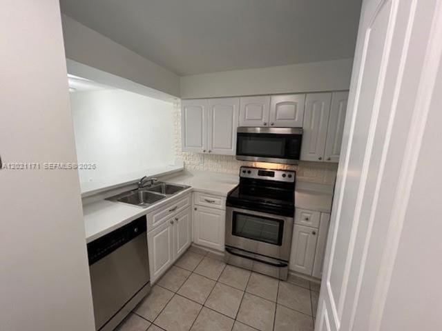 Luxury apartment complex for rent in Miami Lakes, United States