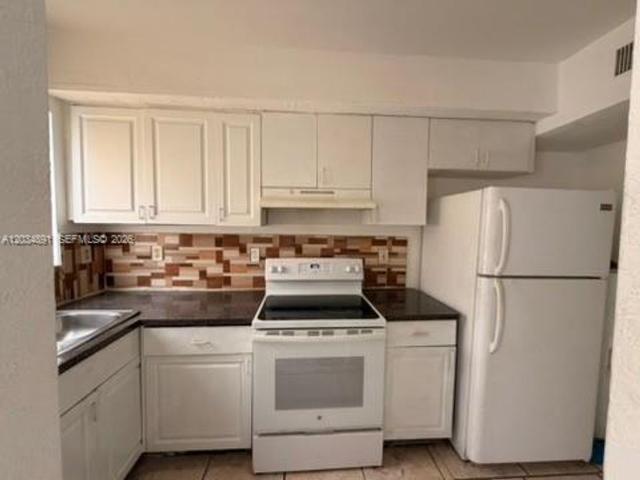 Luxury apartment complex for rent in Miami Shores, United States