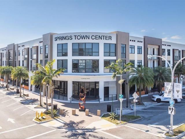 Luxury apartment complex for rent in Miami Springs, United States