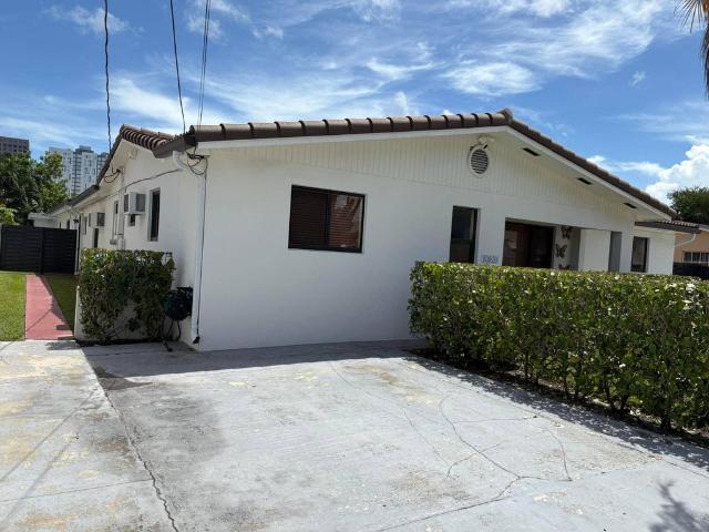 Luxury apartment complex for rent in Miami Terrace Mobile Home, United States