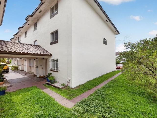 Luxury apartment complex for rent in Miami Terrace Mobile Home, United States