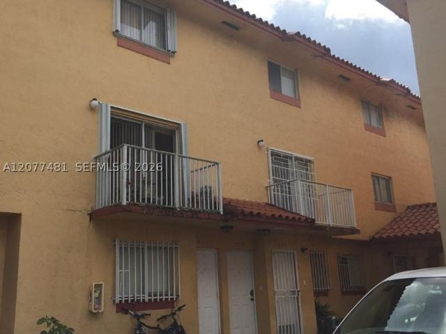 Luxury apartment complex for rent in Miami Terrace Mobile Home, Florida