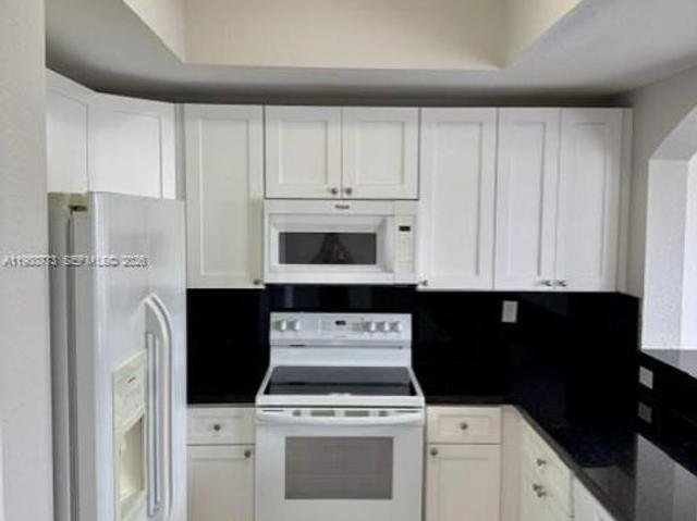 Luxury apartment complex for rent in Miami Terrace Mobile Home, Florida