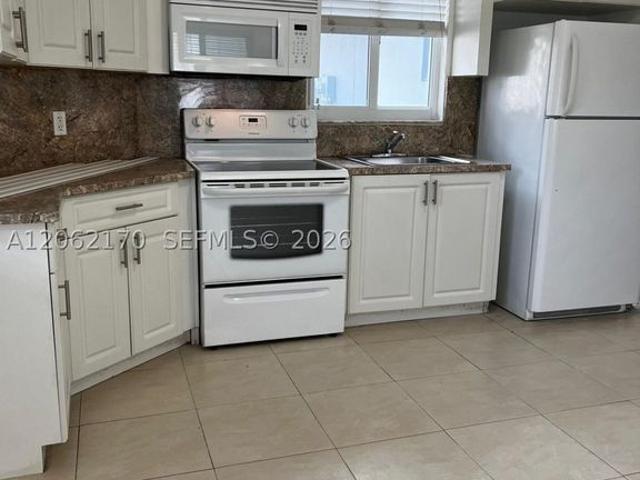 Luxury apartment complex for rent in Miami Terrace Mobile Home, Florida
