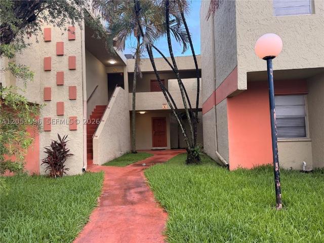 Luxury apartment complex for rent in Miami Terrace Mobile Home, Florida