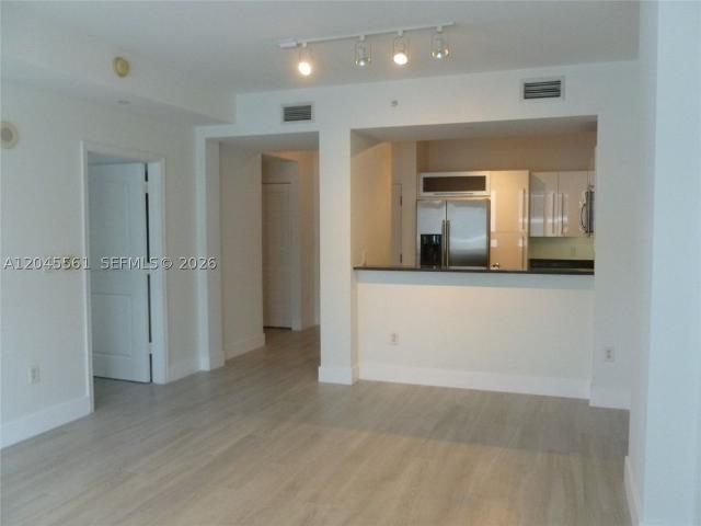 Luxury apartment complex for rent in Miami, United States