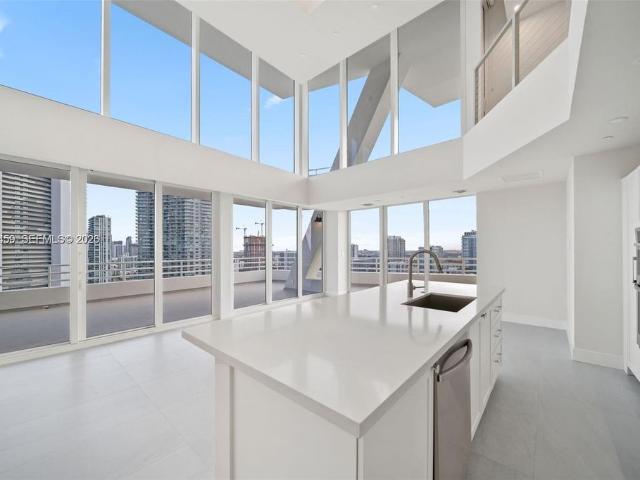 Luxury apartment complex for rent in Miami, United States