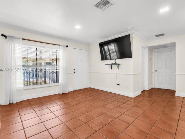 Luxury apartment complex for rent in Miami, United States