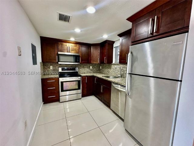 Luxury apartment complex for rent in Miami, United States