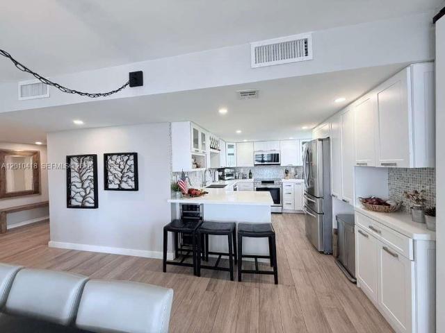 Luxury apartment complex for rent in Miami, United States